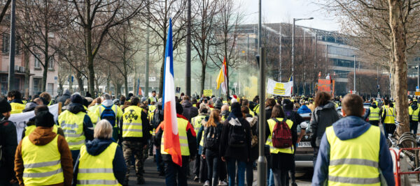 The French Yellow Vest Movement Facebook and Twitter | MobileSMS.io